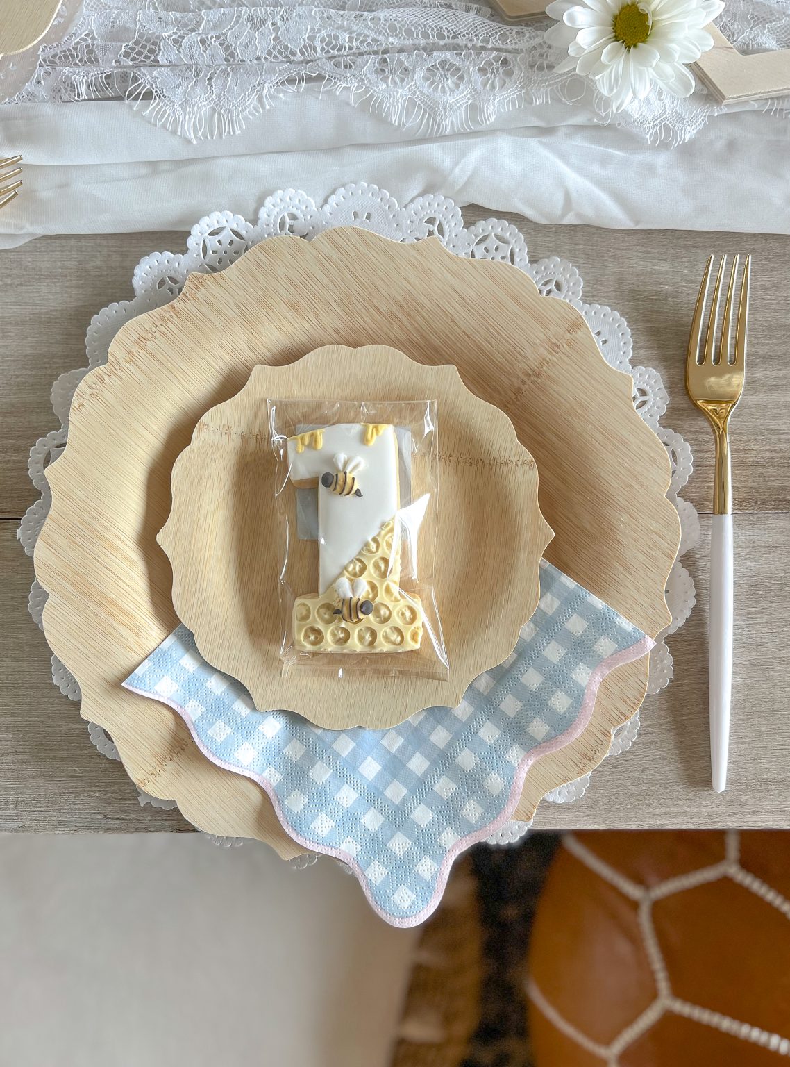 Layla's FIRST BEE DAY | One Year Old Birthday Party | Planning & DIY ...