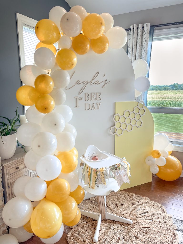 Layla's FIRST BEE DAY | One Year Old Birthday Party | Planning & DIY ...
