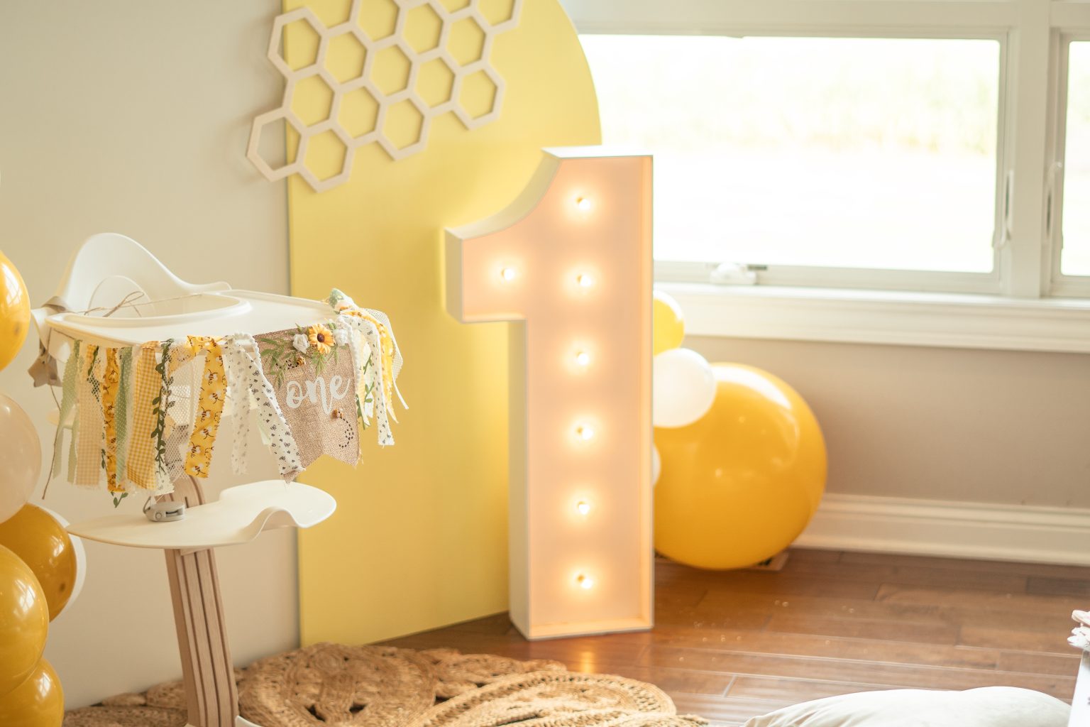 Layla's FIRST BEE DAY | One Year Old Birthday Party | Planning & DIY ...